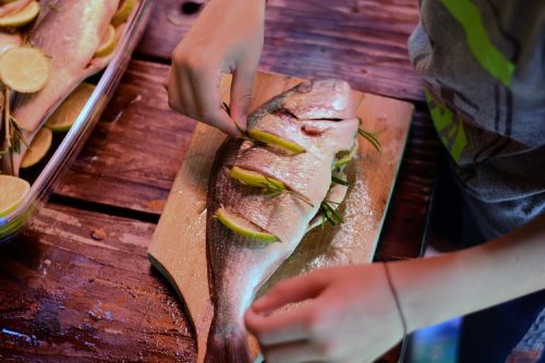 Doradă la grătar, cu rozmarin și lime » Bucătăria familiei mele