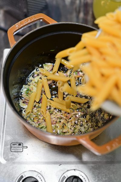 Paste într-o oală / one pot pasta - cu ricotta, dovlecel și lămâie